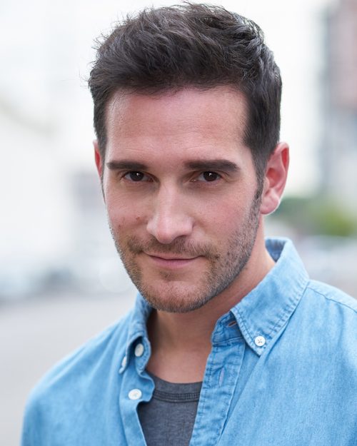 REVIL Entrevista: Nick Apostolides, o Leon S. Kennedy de Resident Evil ...