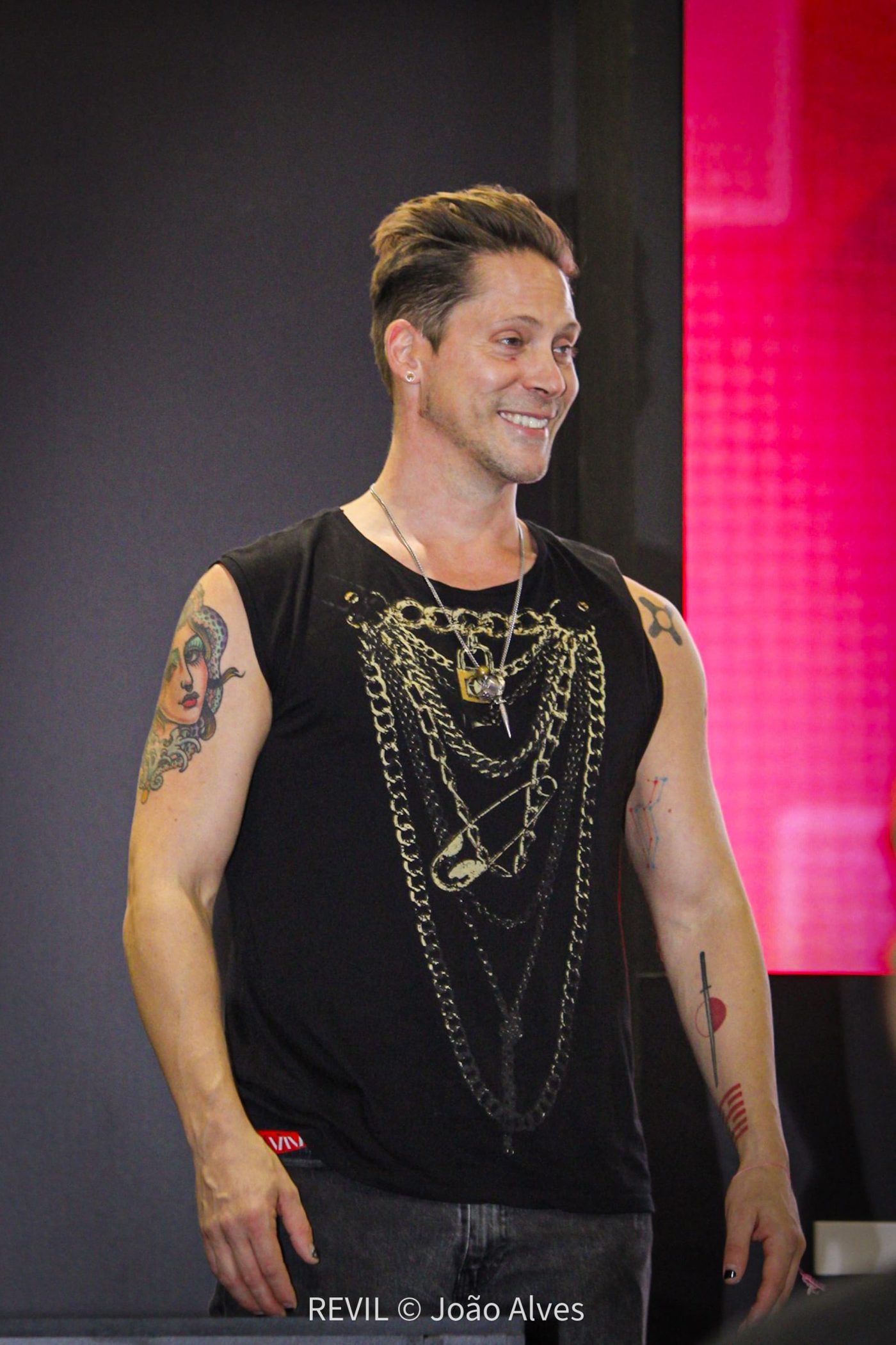 BGS24, dia 2: Grandes empresas, um vislumbre de Neil Newbon, encontros ...